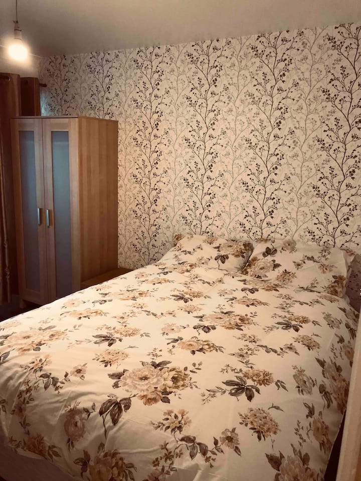 Gated Residency Providing Seclusion - Hayes