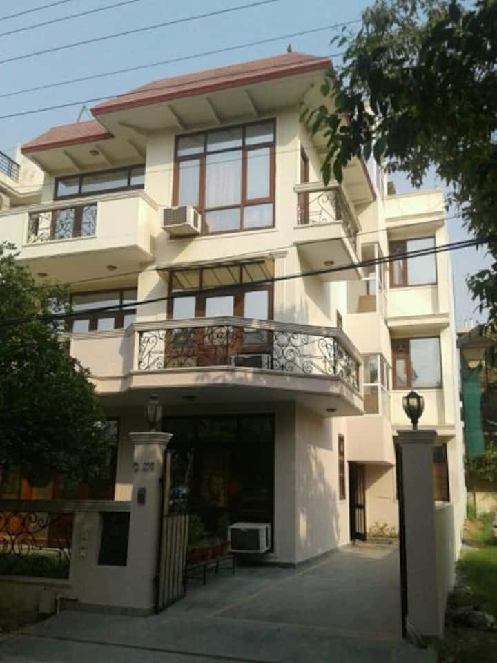 Private Floor 2/3 Bhk In Sushant Lok 1 - 古爾岡