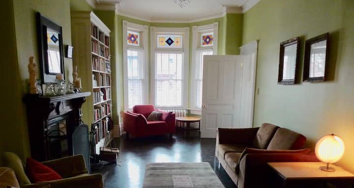 Beautiful Large Historic Apartment On Main Floor - Toronto