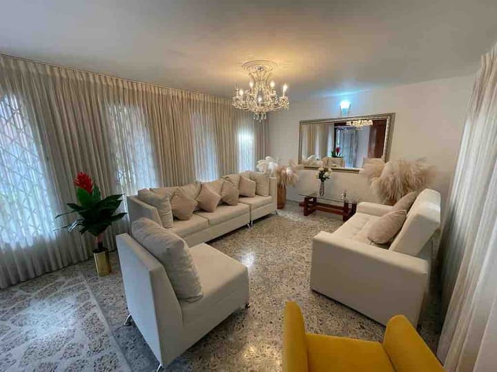 Lolita’s House - Laureles ( Casa Para 10 Personas) - Medellín
