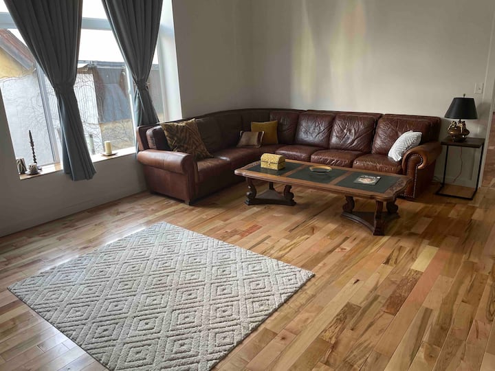 6 Bed Rooms Each With Private Full Bath Room. - Detroit, MI