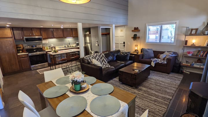 Cozy, Remote-work Friendly Mountain Shadows Home - Mammoth Lakes, CA