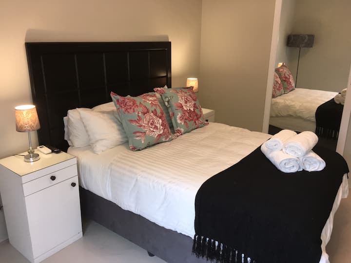 Solar Backup Upmarket Guest Suite In Stellenbosch - Stellenbosch