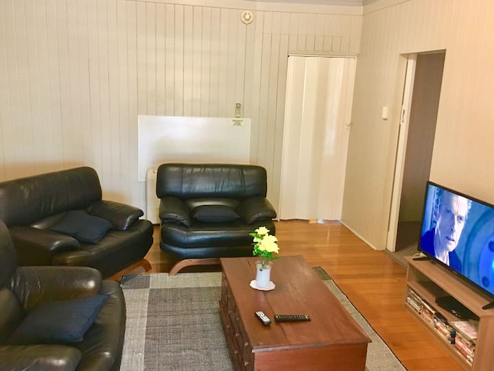 Workers Cottage |Ac| 2 Bdrm + Sleep-out| Fst Nbn - Rockhampton