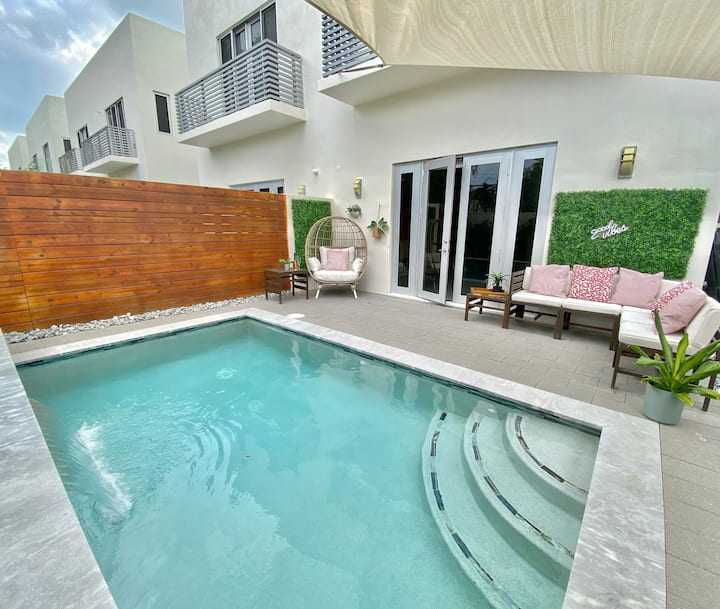 Lux Grove Villa By Solu: Gated, Free Parking& Pool - Miami, FL