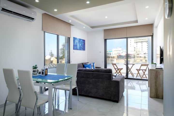 Lazuli Seaview Apartments 2bdr - キプロス