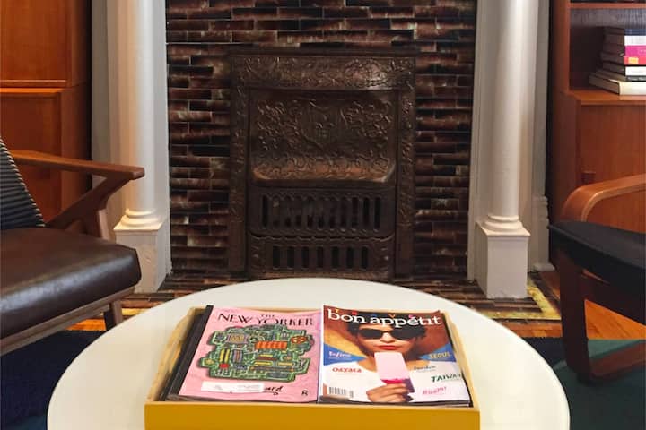 Mid-century Ossington Apt With Large Sunny Deck - Toronto, ON