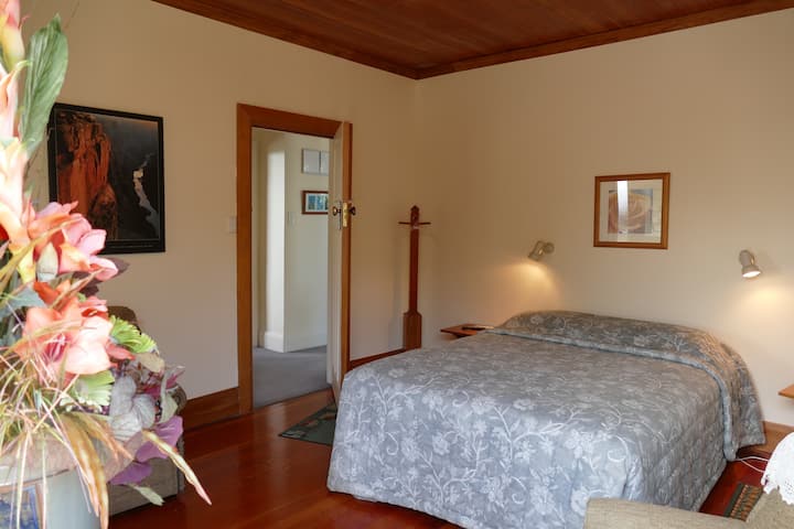 Homestay Oamaru. Best Views In Town - West Room - Oamaru