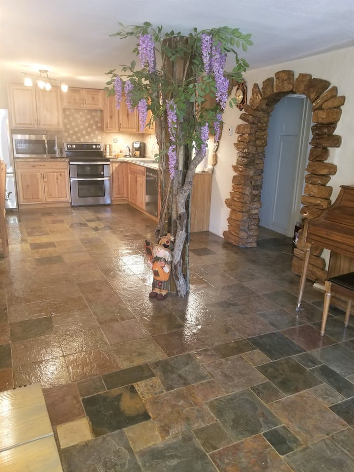 Your Comfy Home In Colorado Springs - Manitou Springs, CO
