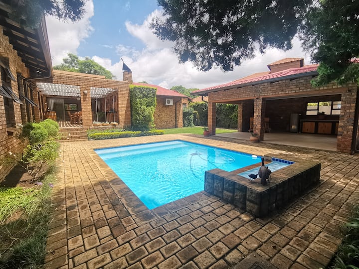 Roaring Giraffe House - South Africa