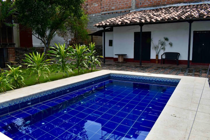 Casa Grande Con Piscina A Tres Cuadras Del Parque - Santa Fé de Antioquia