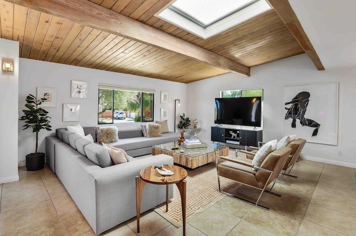 Mid-century Modern Oasis - Palm Springs, CA