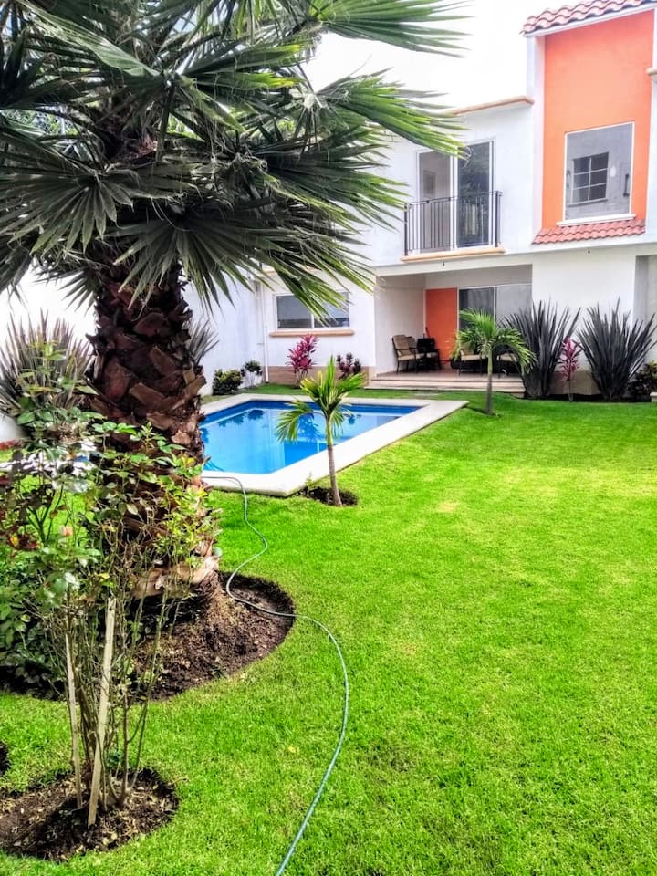 Moderna Casa Equipada Con Alberca Privada Y Jardín - Cuernavaca
