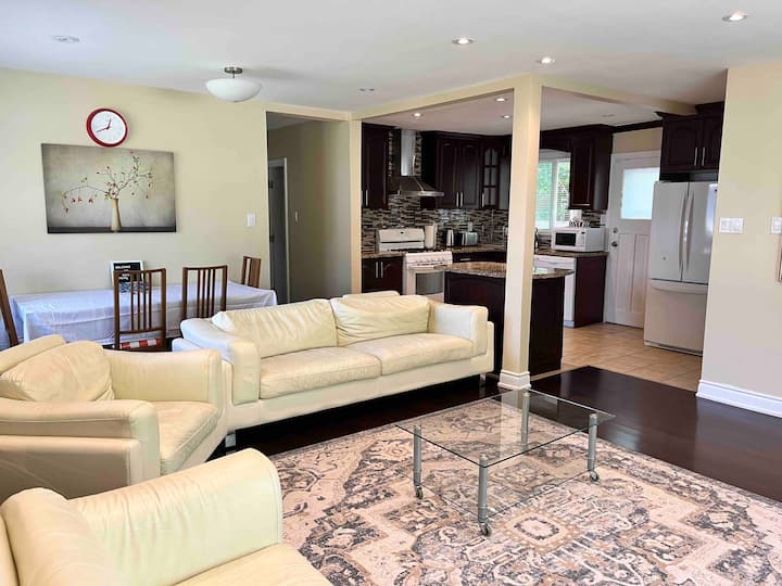 Beautiful, Comfy Home In Amazing Location! - Pickering
