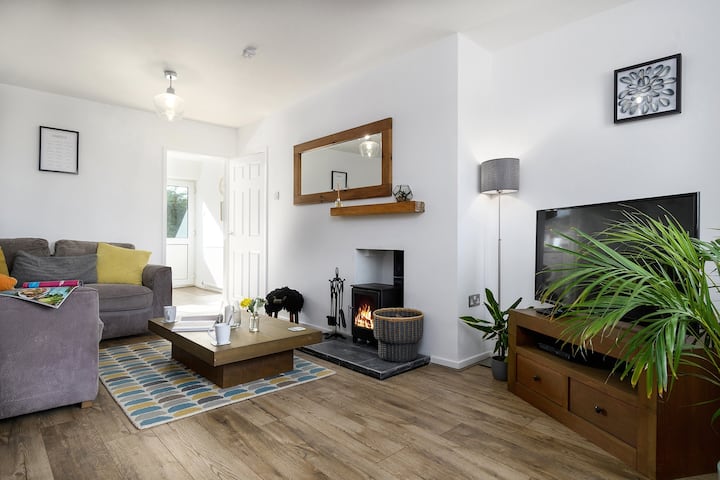 Nr Conwy Castle, Parking 2 Cars, Log Burner. - Conwy