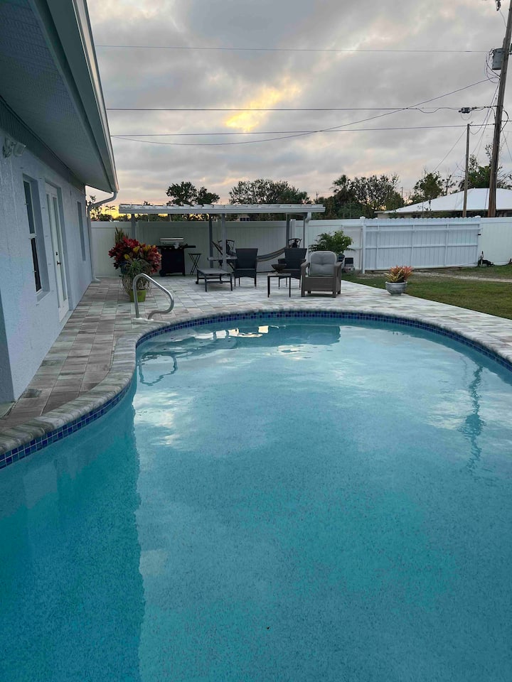 Private Apartment With Pool And Central Location - Cape Coral, FL