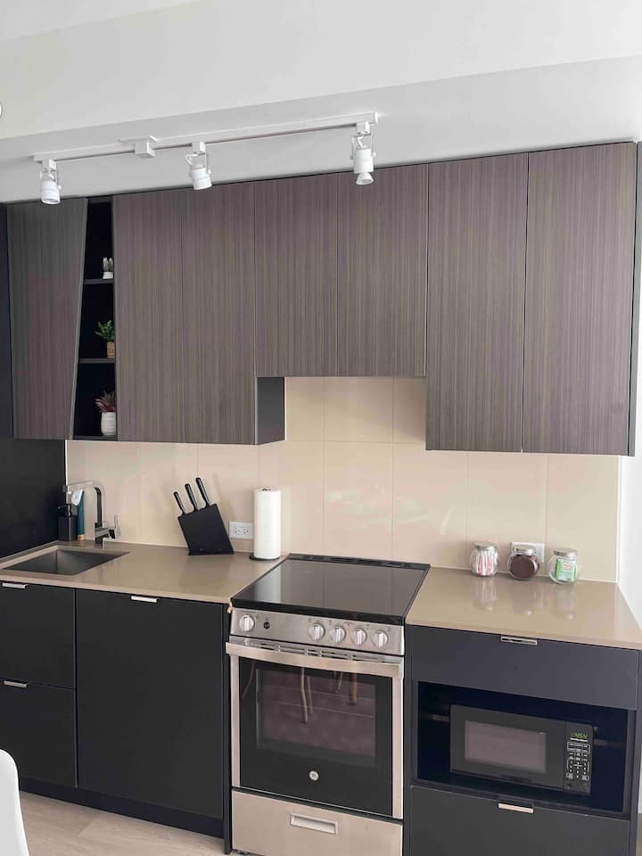 Cozy 1 Bdrm Condo By Square One Mississauga - Mississauga