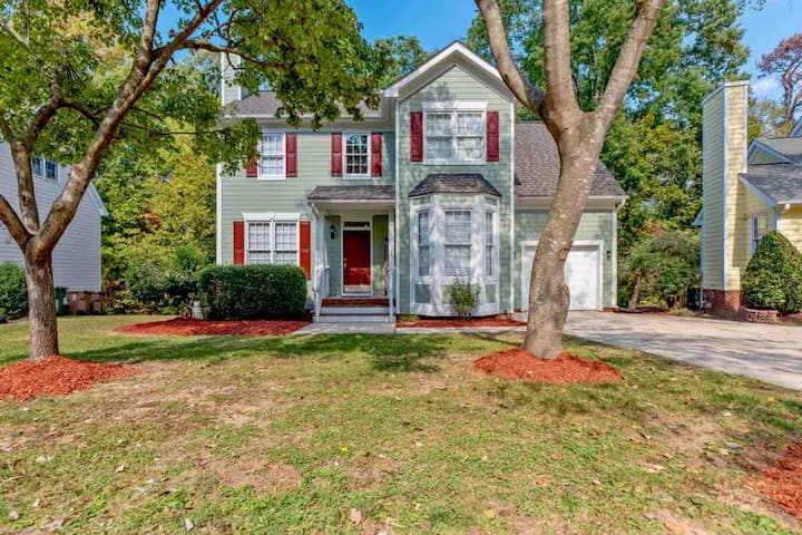 Stylish & Spacious House~ Family Neighborhood~cary - Cary, NC