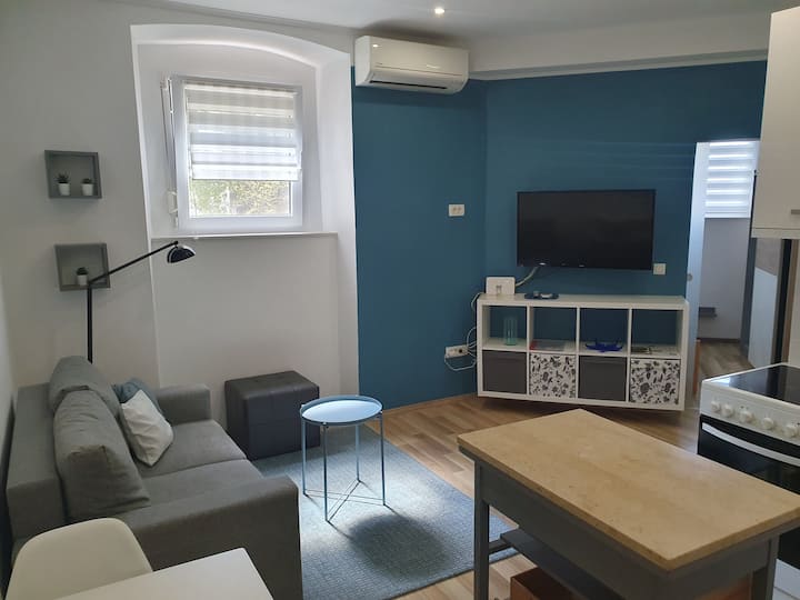 Old Villa, Cosy Apartment For Couples - Pula