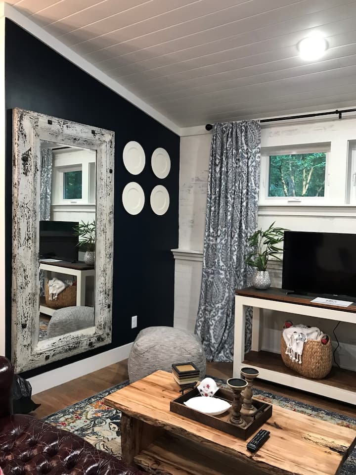 Sweethaus: Cool Cozy Cottage; Awesome Location - Asheville, NC