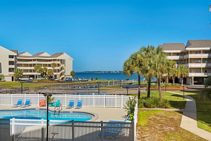 Gorgeous Beach Condo - Gulf Breeze, FL