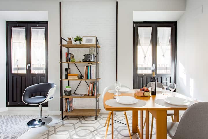Descubre El Embrujo De Granada En Este Apartamento úNico En El Centro - Granada