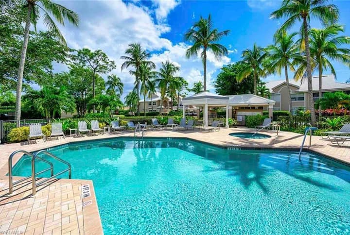 2+ Bdrm/2 Bath Naples Condo, Pool, Spa, Beaches - Bonita Springs, FL