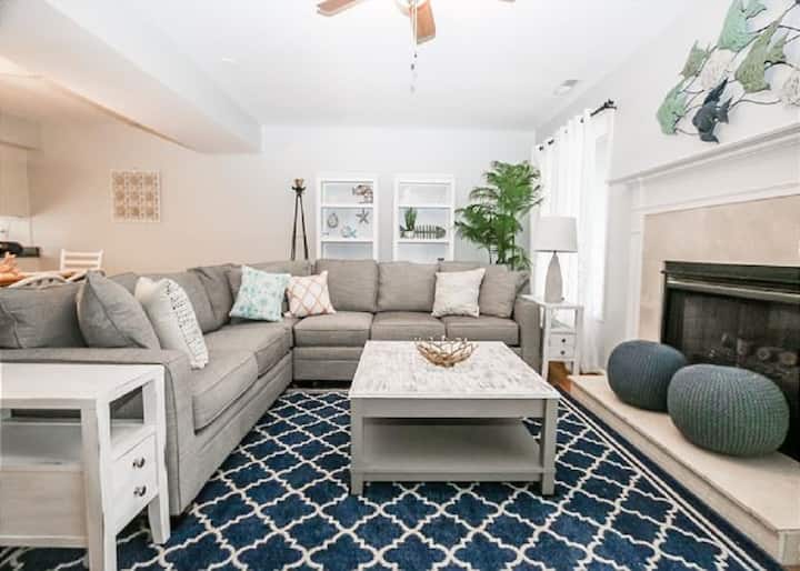 Just 1-1/2 Block From The Beach W/private Garage! - Virginia Beach, VA