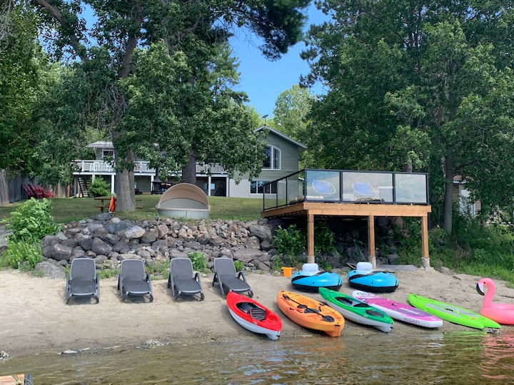 6 Bedroom Waterfront Cottage Retreat - Killarney