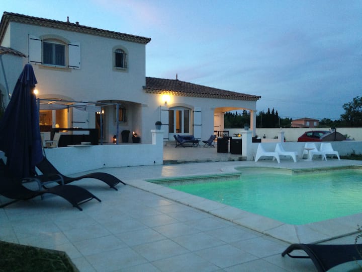 Maison De Campagne - Piscine, Bbq, 8pers. - Arles