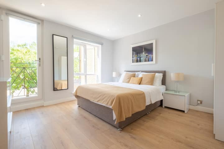 Modern 4 Double Bedroom Townhouse - Greenwich