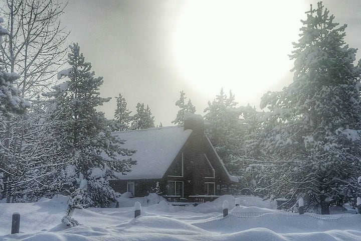 Cozy A-frame W Hot Tub, 4 Min To Lake, Fast Fiber - Lake Cascade, ID