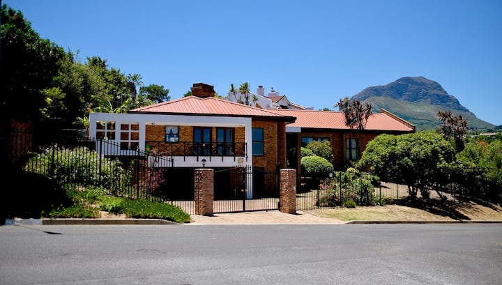 Tarantal - Spacious Villa With Sea Views And Pool - Somerset West