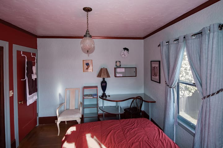 Private Room With Bath, And Cat! - Emeryville, CA