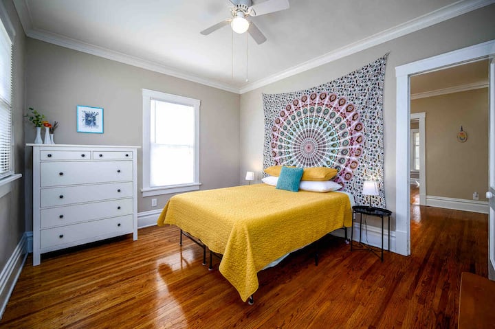 West Bluff Retreat - Lower Unit - Walk To Bradley - Peoria, IL