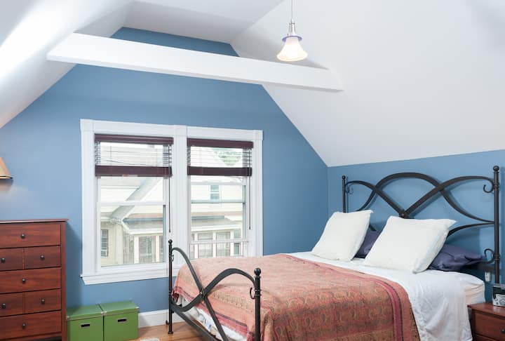 Full 1800 Sq Feet Condo Steps From Hip Davis Sq. - Malden, MA