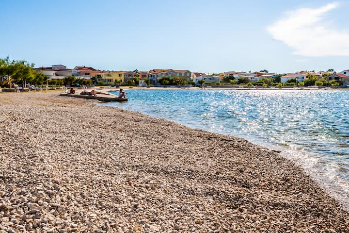 Holidays On The Island Vir, Cro 2 - Vir