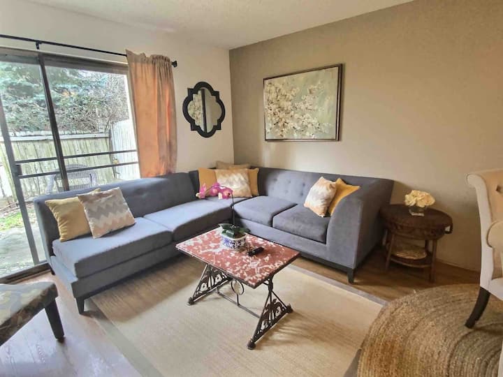 Downtown Redmond Townhome (2 Bedroom, 1.5 Bath) - 雷德蒙德