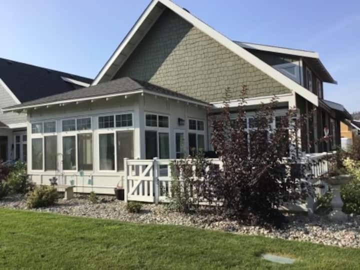 The Bread Breakers Cottage #67 - Osoyoos