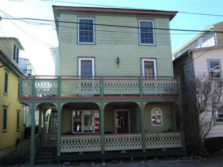 Spacious 1 Br House - 3rd Floor Apt - Ocean Grove, NJ