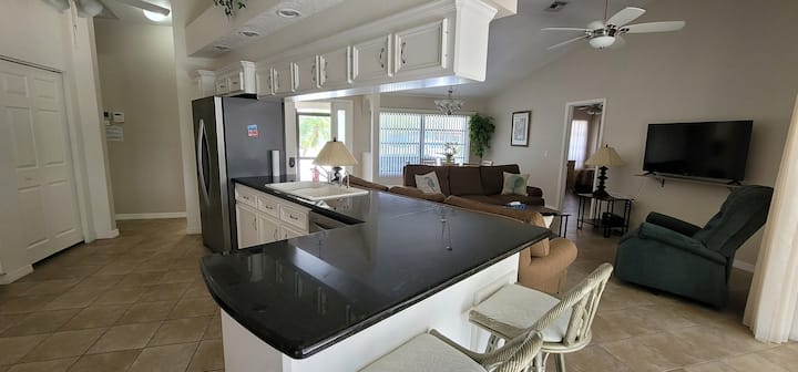 Quaint 3bdr Home With Pool In Enclosed Lanai - Port Charlotte, FL