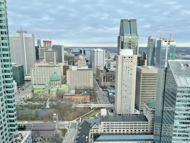 44th Floor Tour Des Canadiens - 