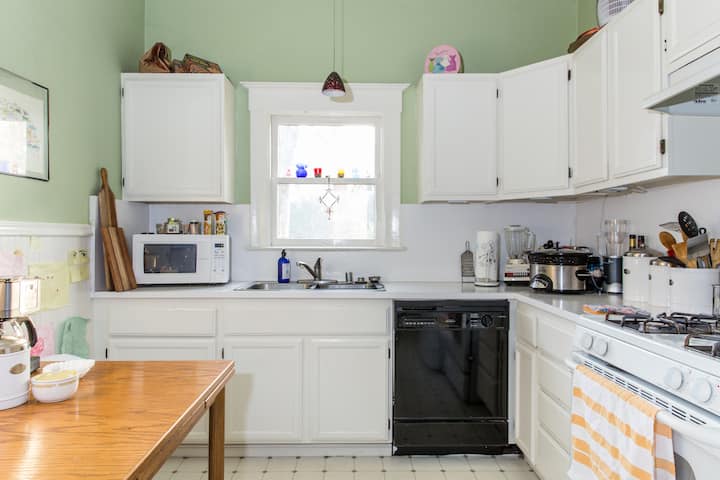 Quiet Room In Ca Bungalow (Double Bed) - Sacramento, CA