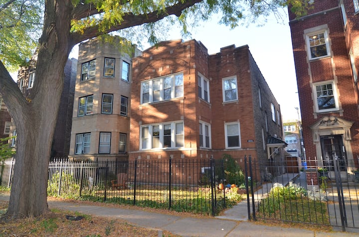 Lovely 2 Bedroom In Lincoln Square - Evanston, IL