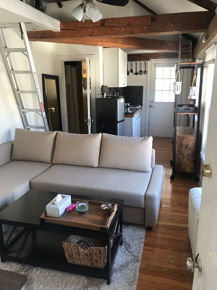 Downtown Salem Studio Loft - Beverly, MA