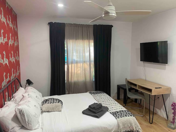 Modern 1br Apartment, Newly Renovated Free Parking - Miami, FL