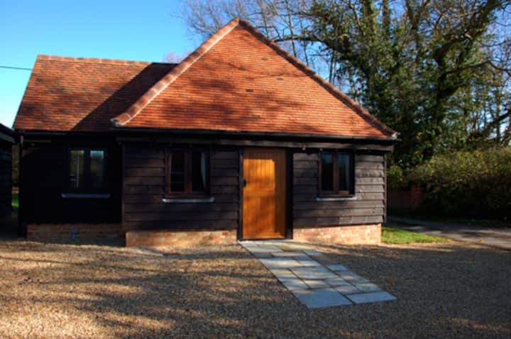 Fantastic Self Contained Barn Conversion In Hurst - Bracknell