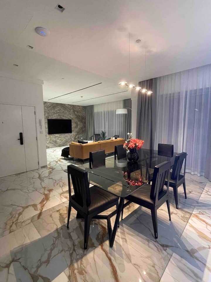 Luxury 4 Bed Apt On Jbr Near Metro & Tram
Sleeps 8 - Dubai Marina