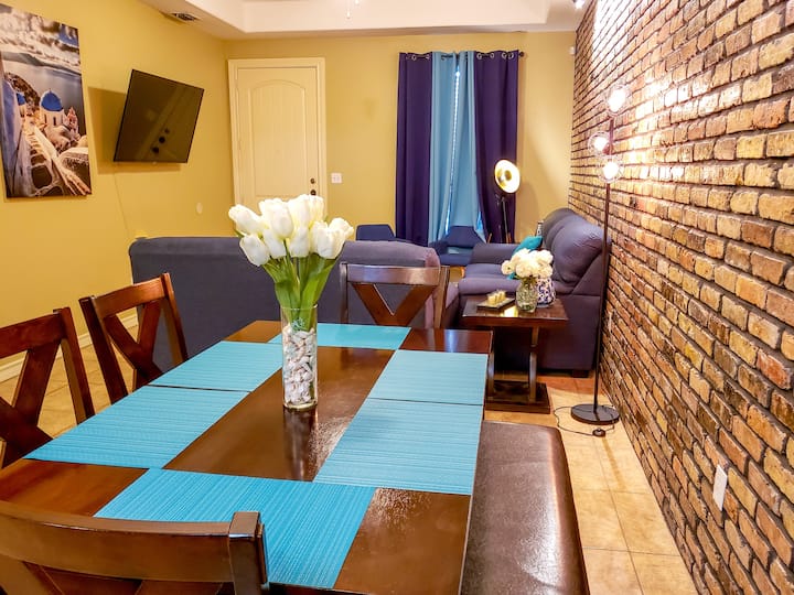 Chicago Style, Town Home In A Gated Community!! - Mission, TX