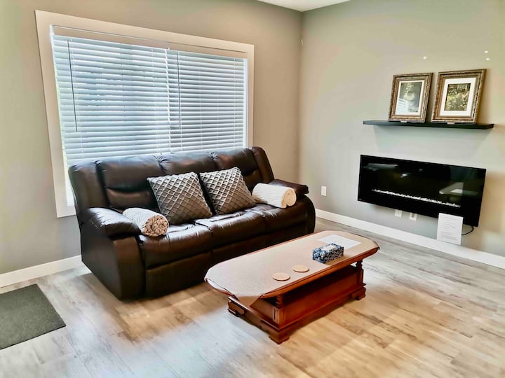 Rocky Mountain Bnb（free Wifi, Notv） - Airdrie